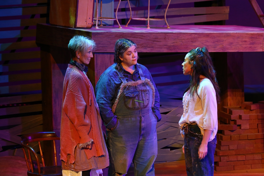 Strong Performances Pervade ‘Alabaster’ At The Phoenix