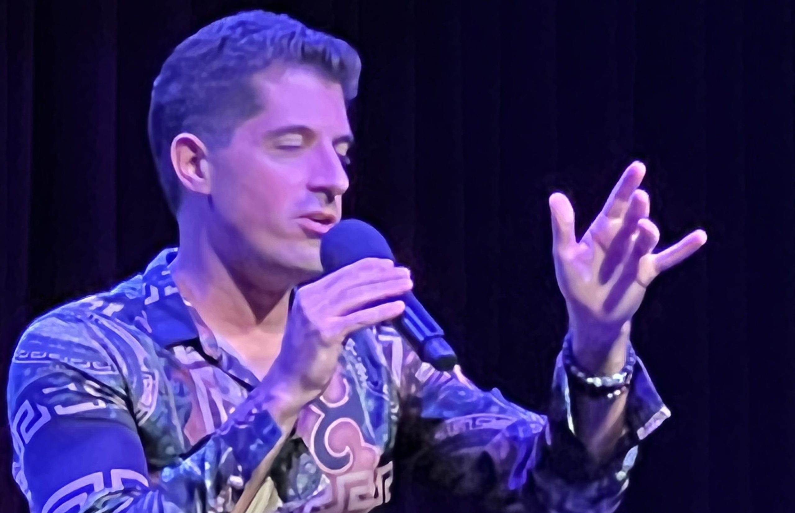 Romantic Singer-Songwriter Enthralls At Feinstein’s