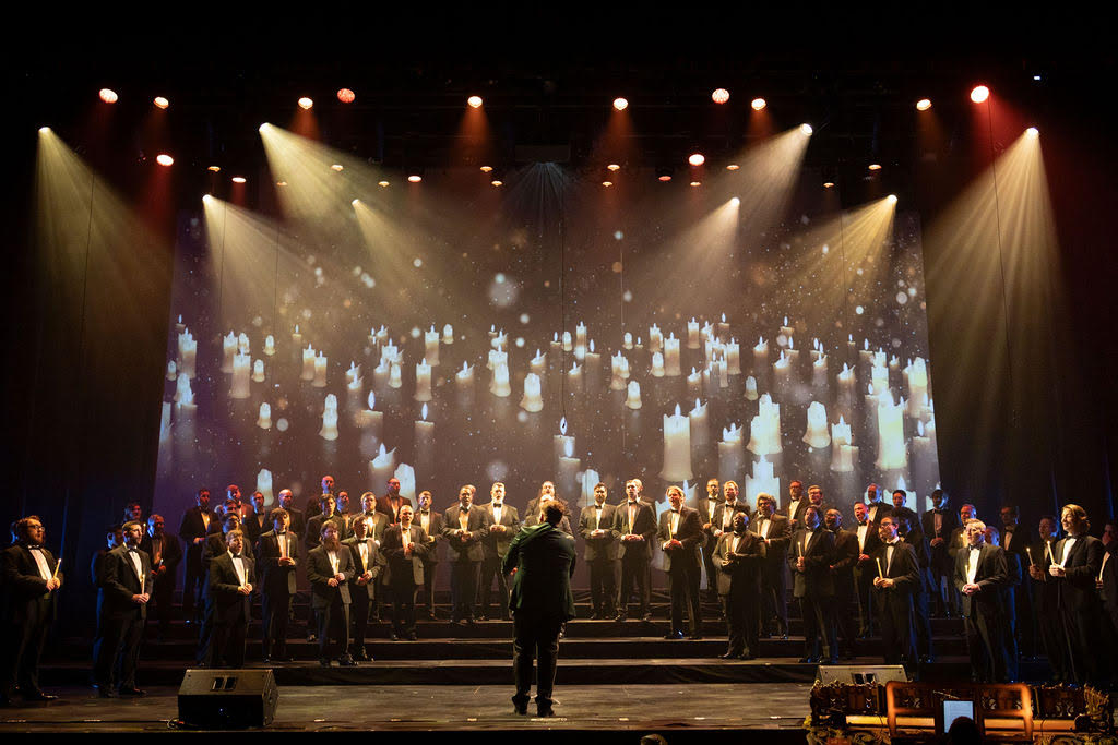 IMC ‘Holiday Show’ Glistens With Lighthearted Exuberance