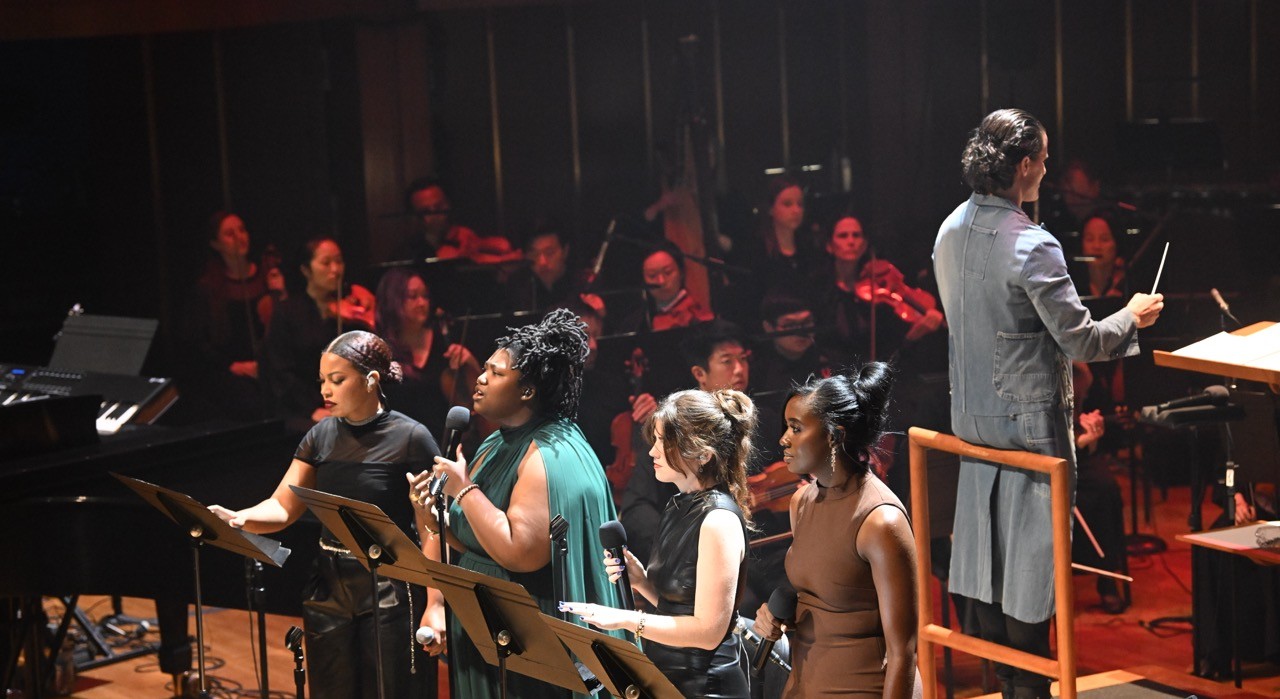 Hackman rebuilds a Taylor Swift concert for orchestra