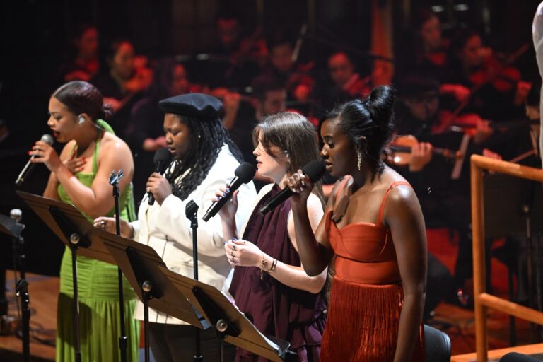 Hackman rebuilds a Taylor Swift concert for orchestra